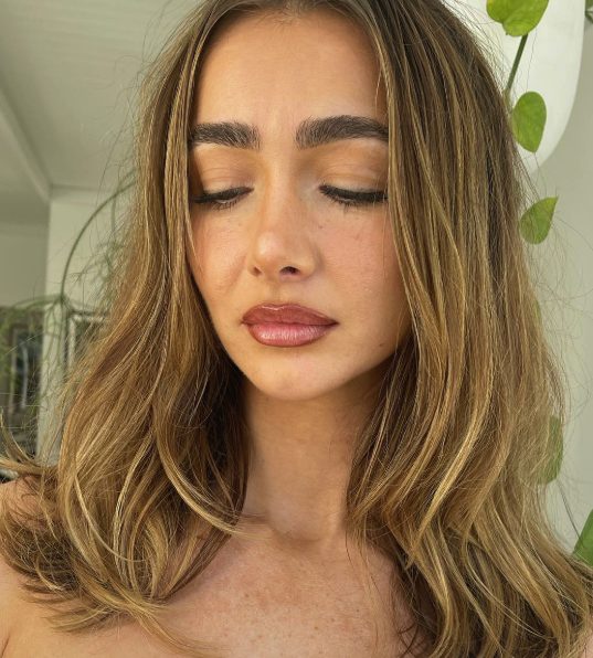 These 85 Medium-Length Haircuts Are The Secret To Taming Your Luscious Thick Hair